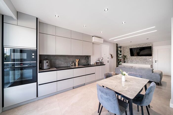 Appartement à vendre - Antibes, Antibes-les-Pins, Trianon, Le Fournel, Peyregoue - 4 pièces - 3 chambres