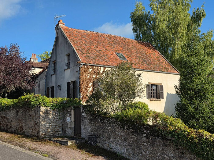Maison à vendre - Semur-en-Auxois - 5 pièces - 4 chambres