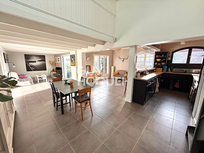 Maison à vendre - Mérignac, Saint-Augustin - 6 pièces - 5 chambres