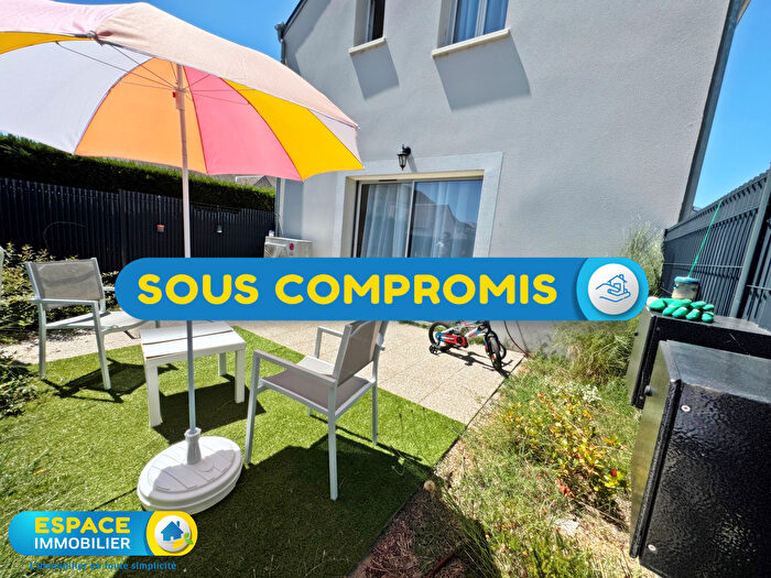 Maison à vendre - Saint-Denis-de-lHôtel - 4 pièces - 3 chambres