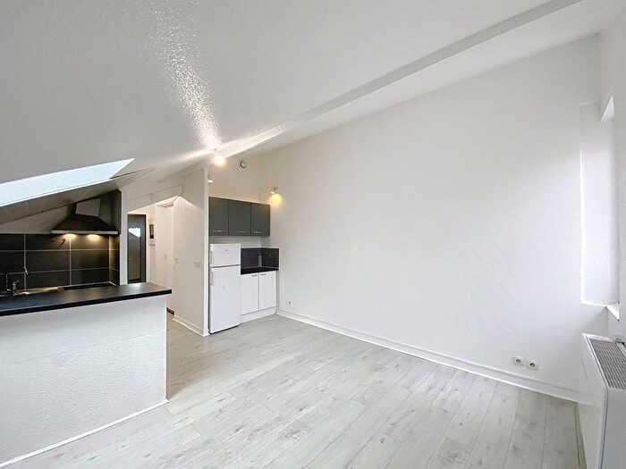 Appartement à louer - Bourg, Genas - 2 pièces - 1 chambre