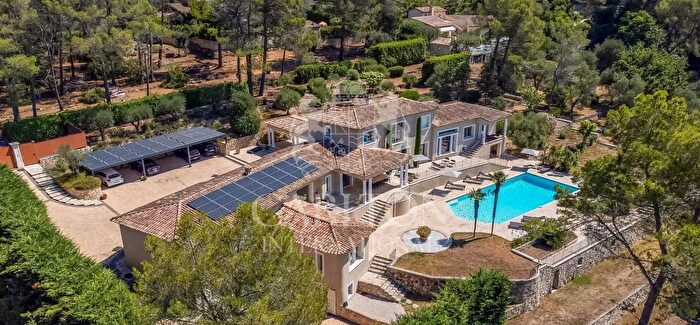 Maison à vendre - Le Rouret - 12 pièces - 7 chambres