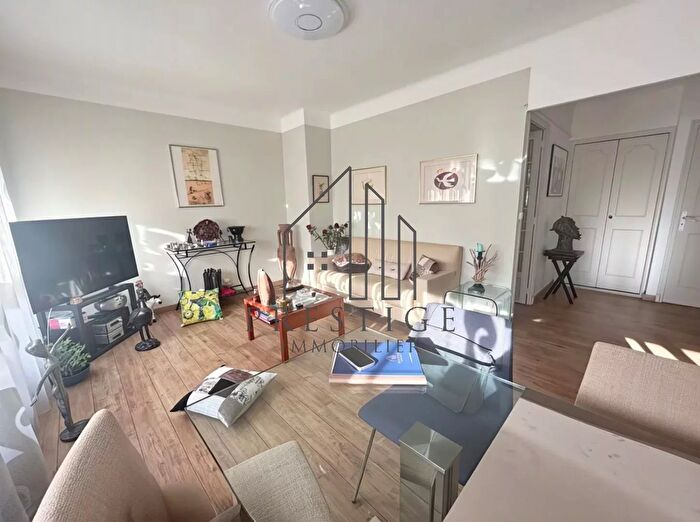 Appartement à vendre - Aubagne, Centre-ville, Beaumond - 3 pièces - 2 chambres