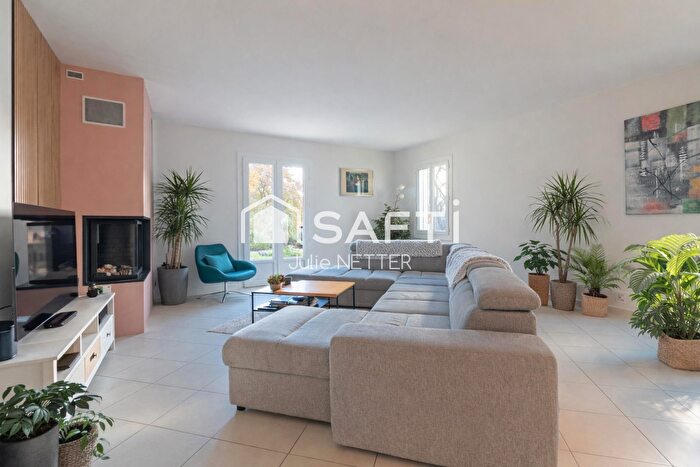 Maison à vendre - Roquebrune-sur-Argens, Village - 5 pièces - 4 chambres