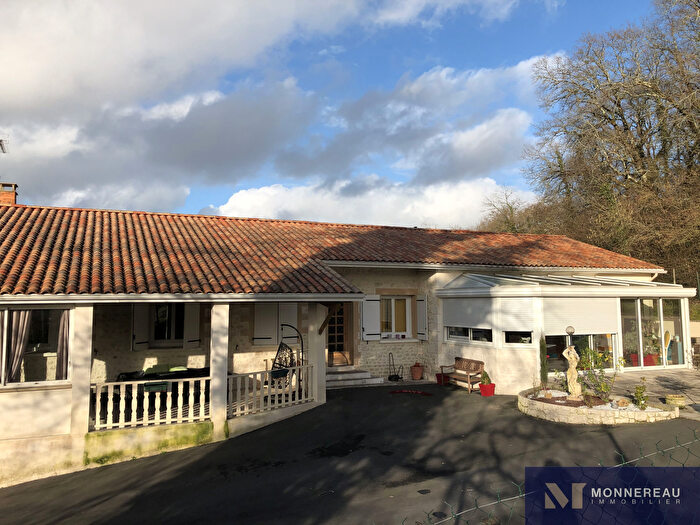 Maison 11 pièces à Nonaville, à vendre