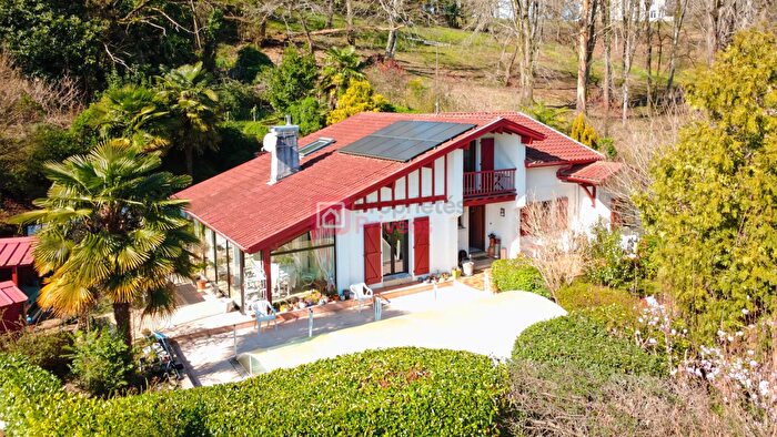 Maison à vendre - Ustaritz - 7 pièces - 5 chambres