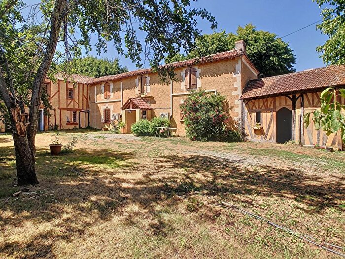 Maison à vendre - Villecomtal-sur-Arros - 5 pièces - 3 chambres
