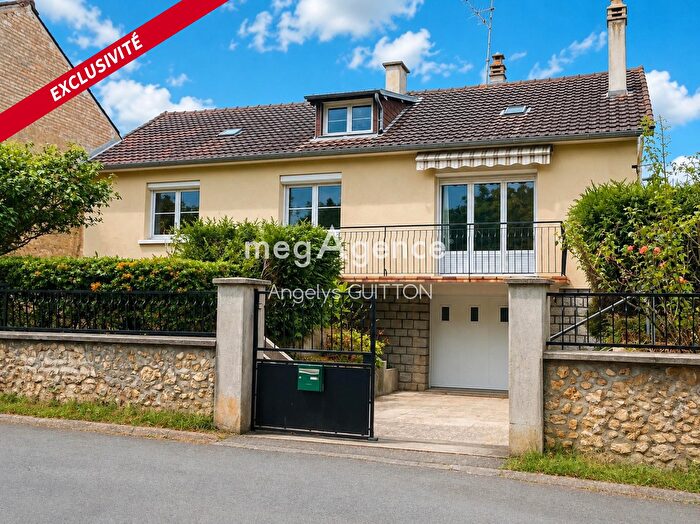 Beaumont-sur-Sarthe : Maison 5 pièces à vendre