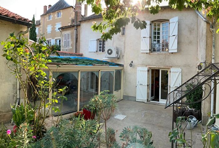 Maison à vendre - Montmorillon - 13 pièces - 1 chambre