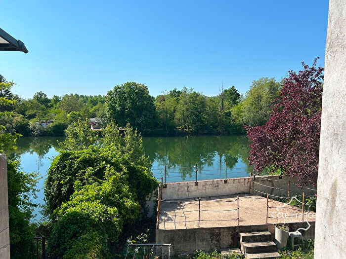 Laroche-Saint-Cydroine : Maison 7 pièces à vendre