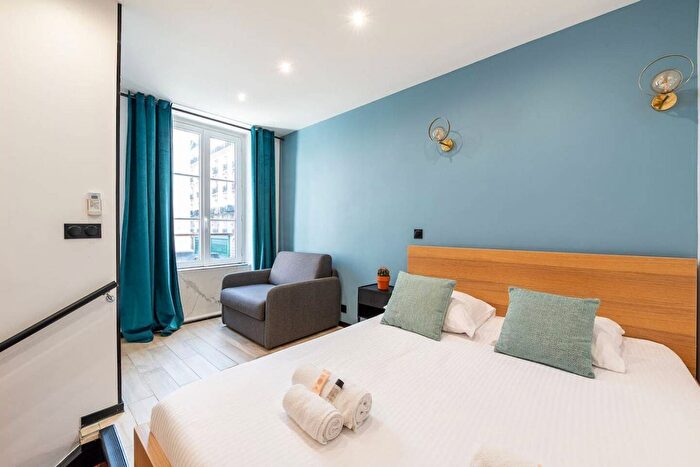 Appartement à louer - Dupleix-Motte Picquet, Paris ème arrondissement - 2 pièces - 1 chambre