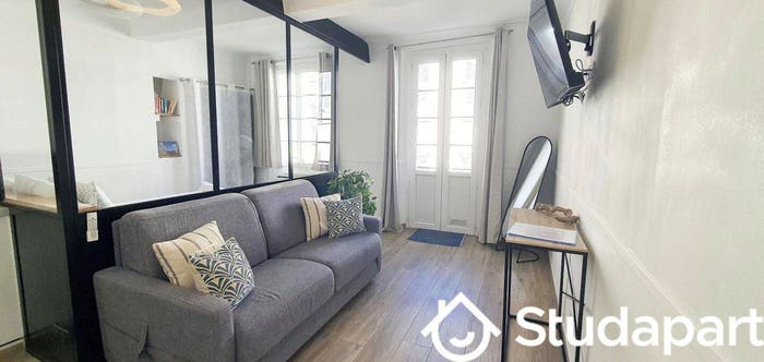 Appartement 2 pièces à Vieille Ville, Antibes, à louer