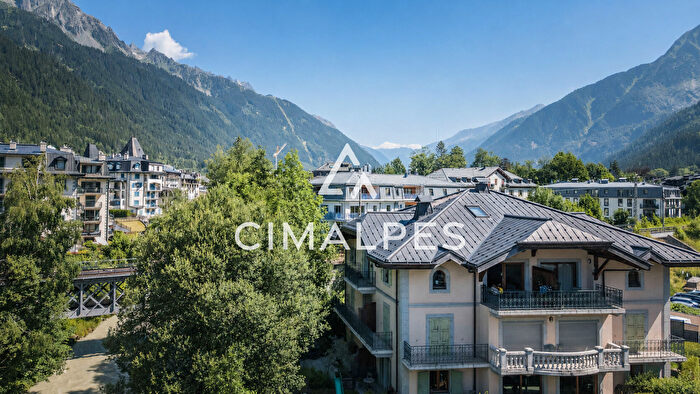 Chamonix-Mont-Blanc, Centre-ville, Gare, Mouilles, Mollard, Lyret : Appartement 4 pièces à vendre