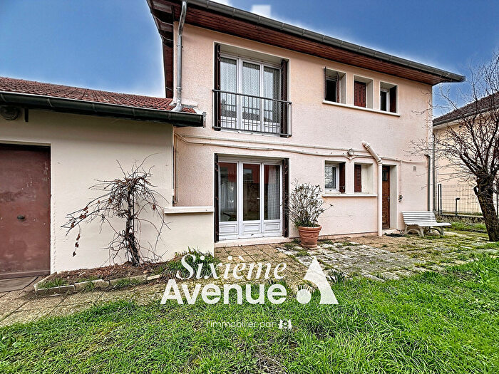 Maison à vendre - Vaulx-en-Velin, Vaulx en Velin Sud - 5 pièces - 3 chambres