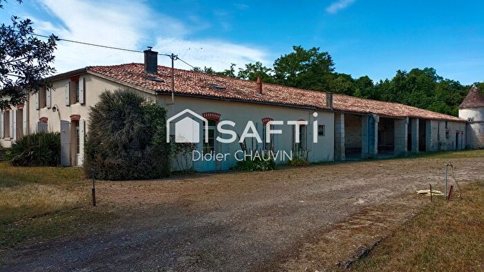 Aigrefeuille-d'Aunis : Maison 9 pièces à vendre
