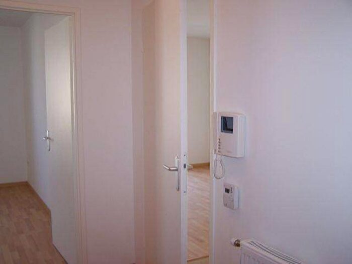 Appartement à louer - Barbâtre-Saint Remy-Verrerie, Reims - 2 pièces - 1 chambre