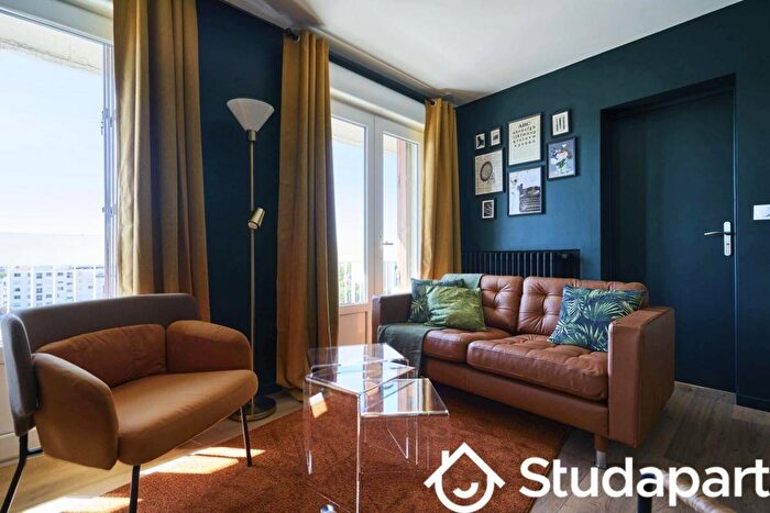 Appartement à louer - Centre Ville, Reims - 1 pièce - 2 chambres