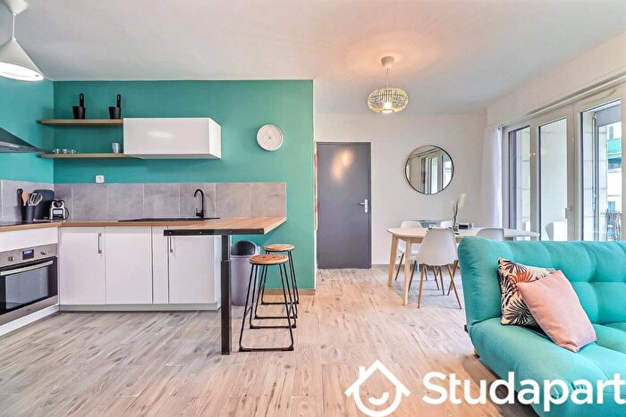 Esplanade, Nîmes : Appartement 4 pièces à louer