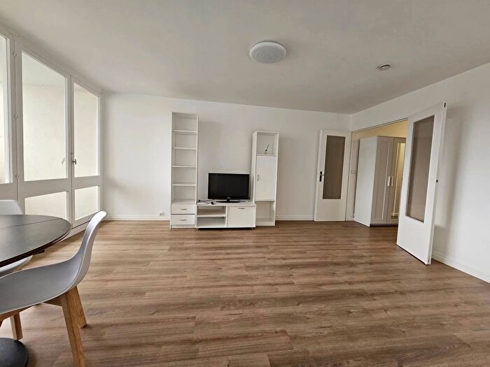 Noisy-le-Grand, Centre-ville : Appartement 2 pièces à vendre