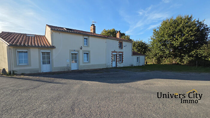 Maison à vendre - Saint-Étienne-du-Bois - 5 pièces - 4 chambres