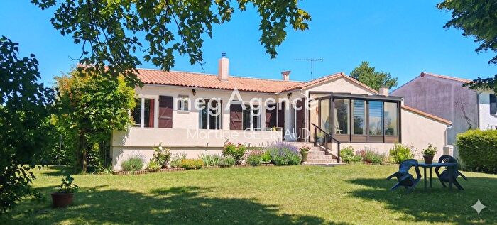 Maison 8 pièces à Les Gonds, à vendre