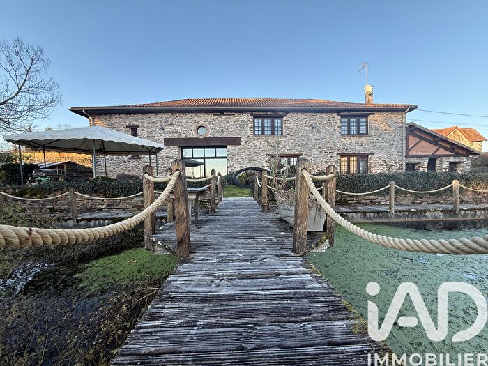 Maison à vendre - Saint-Yrieix-la-Perche - 7 pièces - 2 chambres