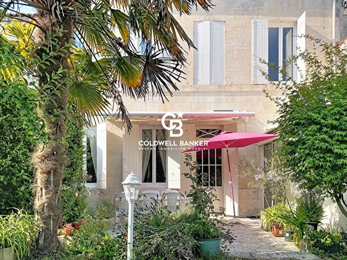 Maison 9 pièces à Saintes, Centre-ville, à vendre