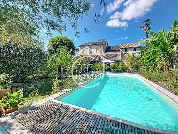 Maison à vendre - Sainte-Foy-la-Grande - 12 pièces - 3 chambres