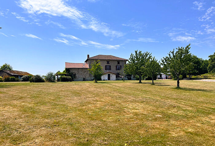 Maison 10 pièces à Saint-Bazile, à vendre