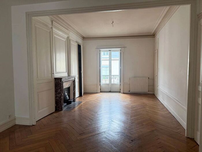 Appartement à louer - Ainay, Lyon ème arrondissement - 3 pièces - 2 chambres