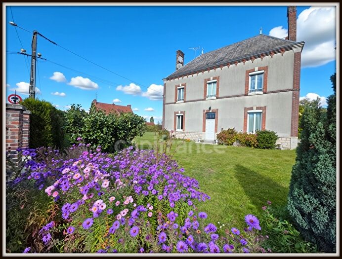 Maison 10 pièces à Varennes-Changy, à vendre
