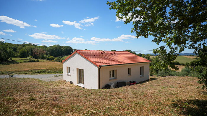 Maison 4 pièces à Queuille, à vendre