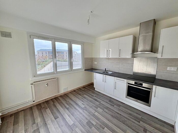 Appartement à louer - Roanne, Centre-ville, Varenne - 1 pièce