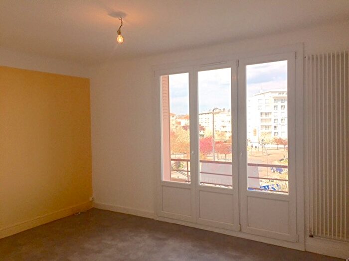 Appartement à louer - Vand uvre-lès-Nancy, Centre-ville, Vandoeuvre Nations - 3 pièces - 2 chambres