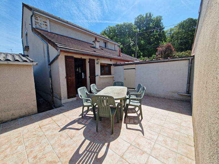 Maison 5 pièces à Saint-Chéron, à louer