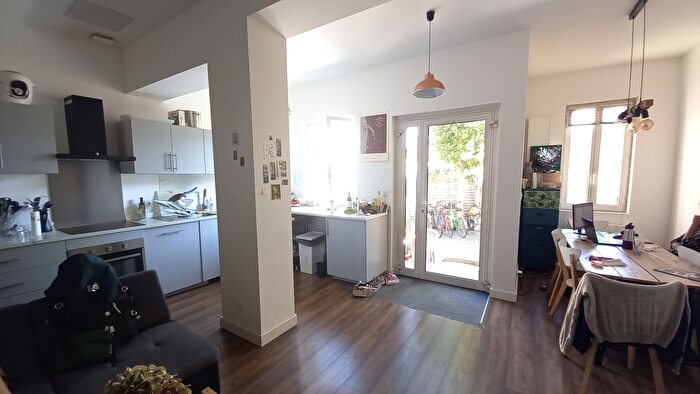 Appartement à louer - Bordeaux, Nansouty - 1 pièce - 1 chambre