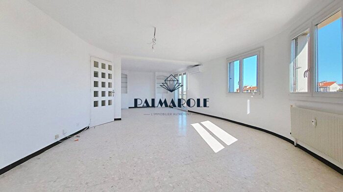 Appartement à louer - Les Platanes, Perpignan - 4 pièces - 3 chambres