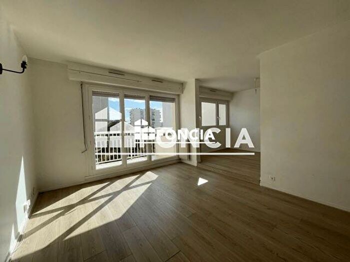 Appartement à louer - Europe-Nord, Chatou - 4 pièces - 2 chambres