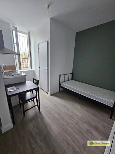 Appartement à louer - Champ de Mars-Bussatte-Victor Hugo, Angoulême - 1 pièce