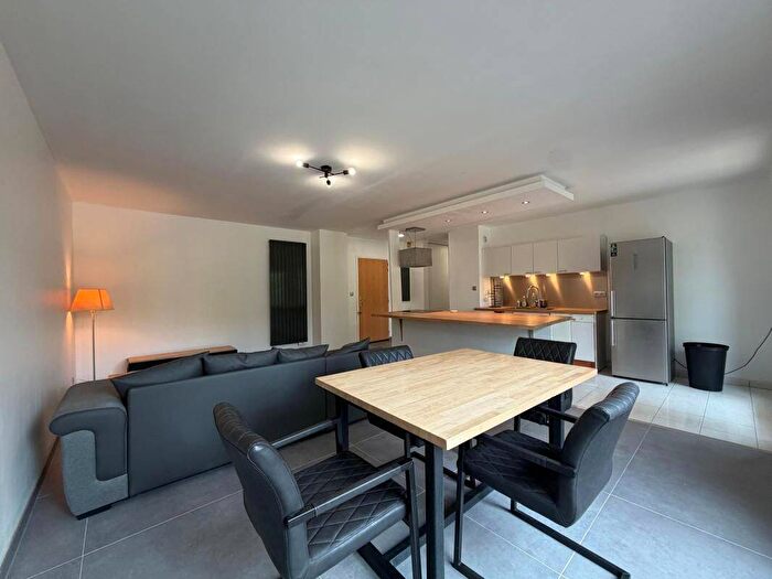 Centre-Neuf Bourg-Quesnoy-Delsaux-Musée-Cannoniers-Gare, Valenciennes : Appartement 3 pièces à louer