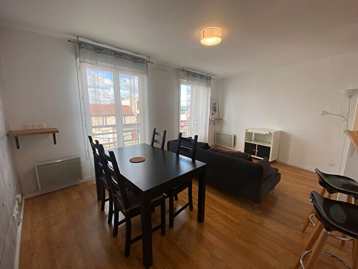Athis-Mons, Plateau, Pyramide : Appartement 2 pièces à louer