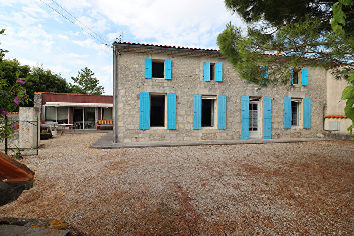 Maison à vendre - Semussac - 7 pièces - 4 chambres