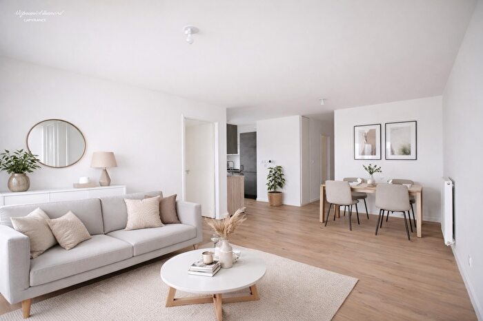 Appartement à vendre - Saint-Bonnet-de-Mure - 3 pièces - 2 chambres