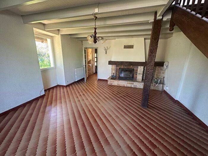 Maison 4 pièces à louer - Goujounac