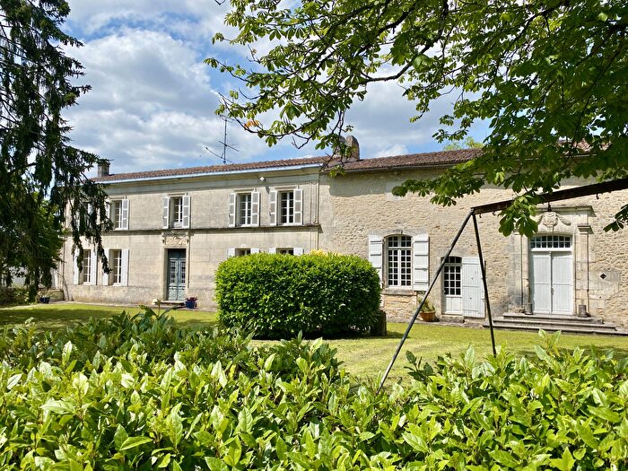 Maison à vendre - Saint-André-de-Lidon - 13 pièces - 4 chambres