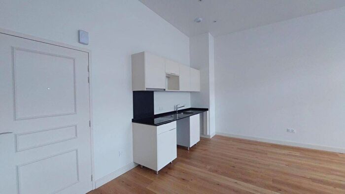 Haute Follis-Saint Martin, Laval : Appartement 2 pièces à louer
