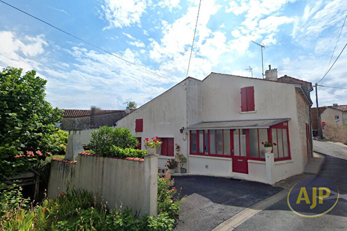 Maison 4 pièces à vendre à Pons