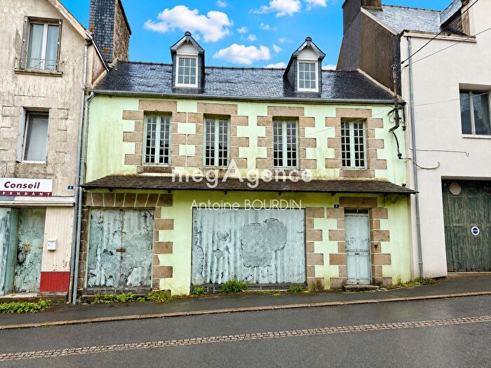 Maison 8 pièces à Callac, à vendre