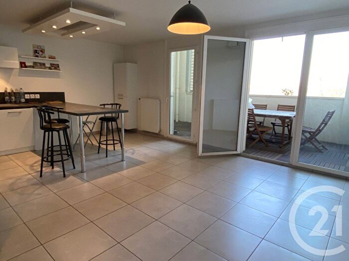 Appartement à louer - Lyon ème arrondissement - 3 pièces - 2 chambres