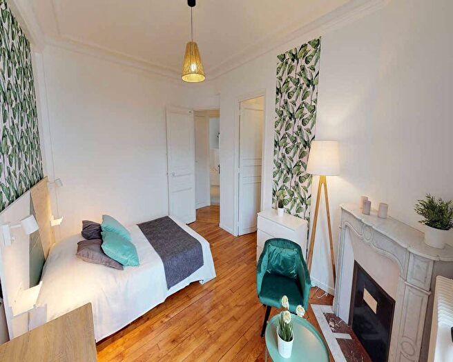 Appartement à louer - Manin-Jaurès, Paris ème arrondissement - 4 pièces - 5 chambres